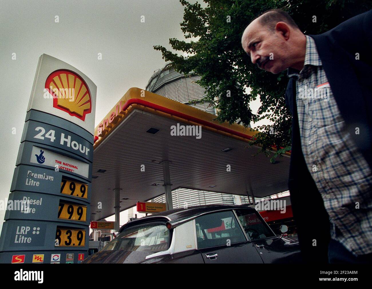 Petrol Stations shell garage in battersea August 2000 Stock Photo - Alamy