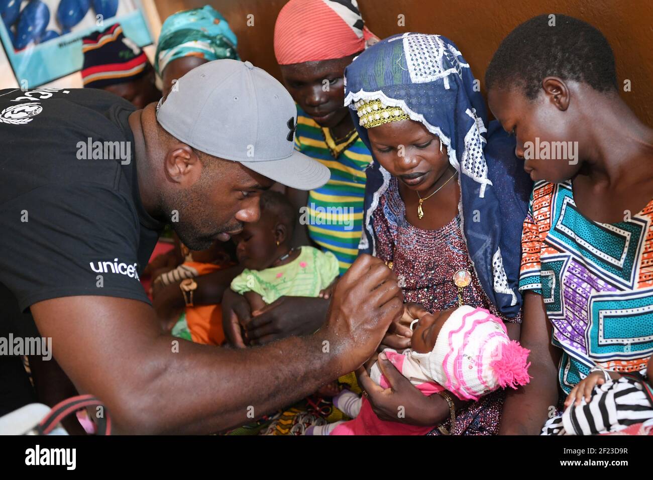 Teddy Riner vaccinates children at the peripheral care unit of the ...