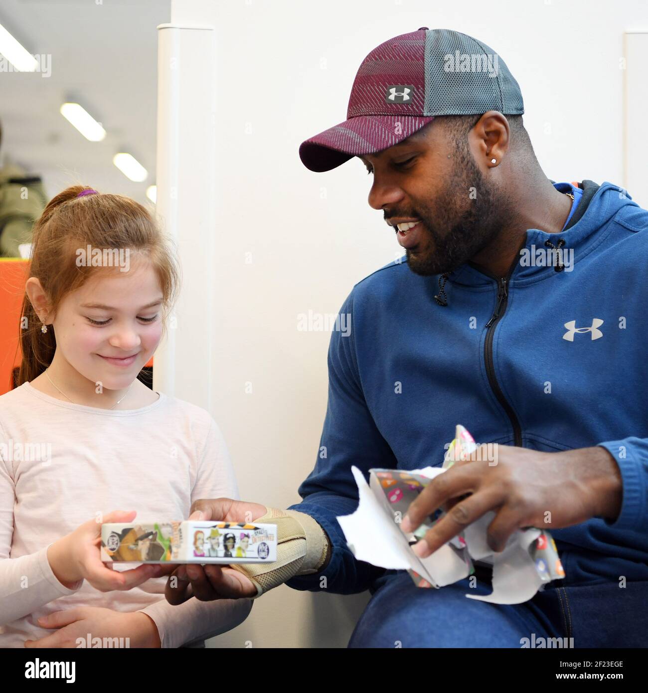 Teddy Riner visits the Imagine Foundation (Institute of Genetic ...