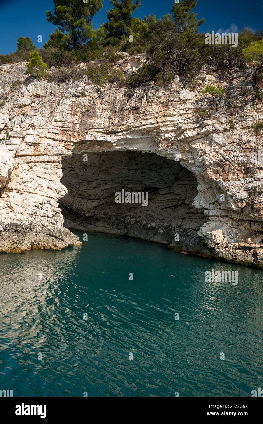 rocky Gargano coast in Puglia Stock Photo - Alamy