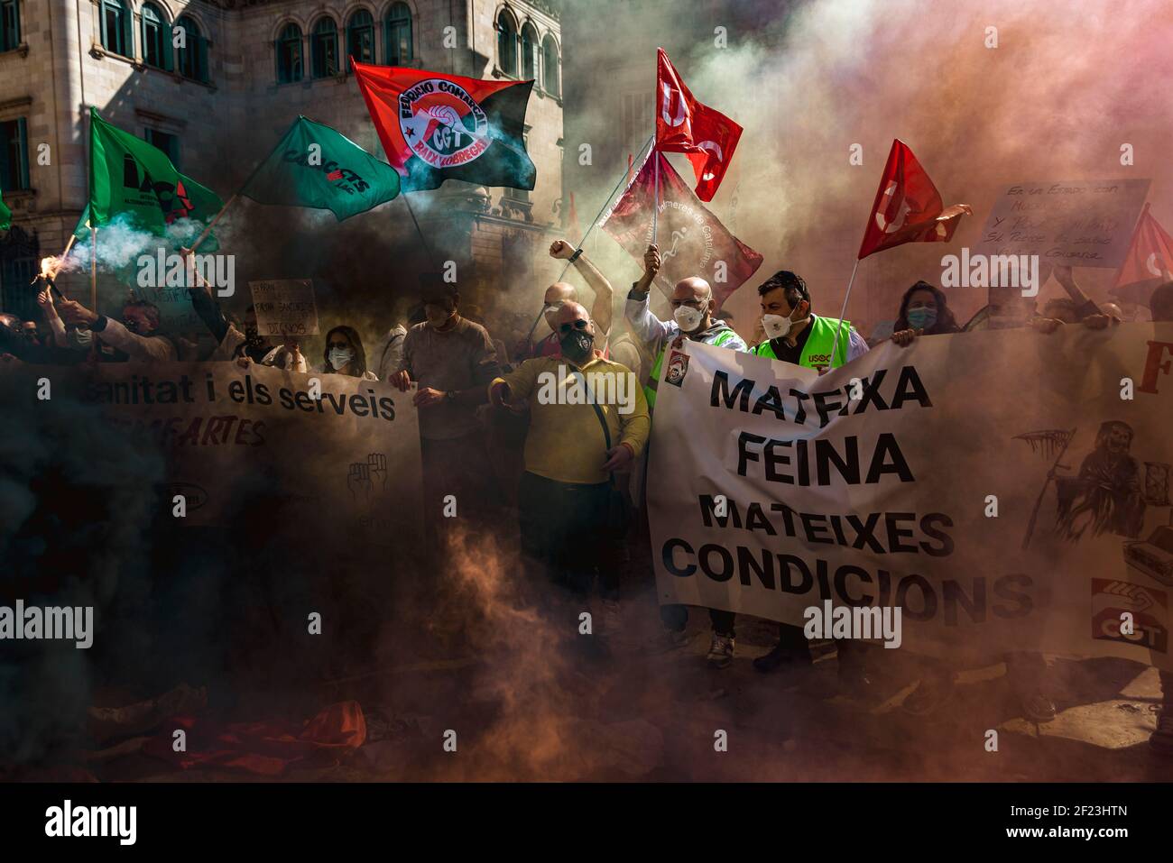 Barcelona, Spain. 10th Mar, 2021. Catalan doctors shout slogans amid ...