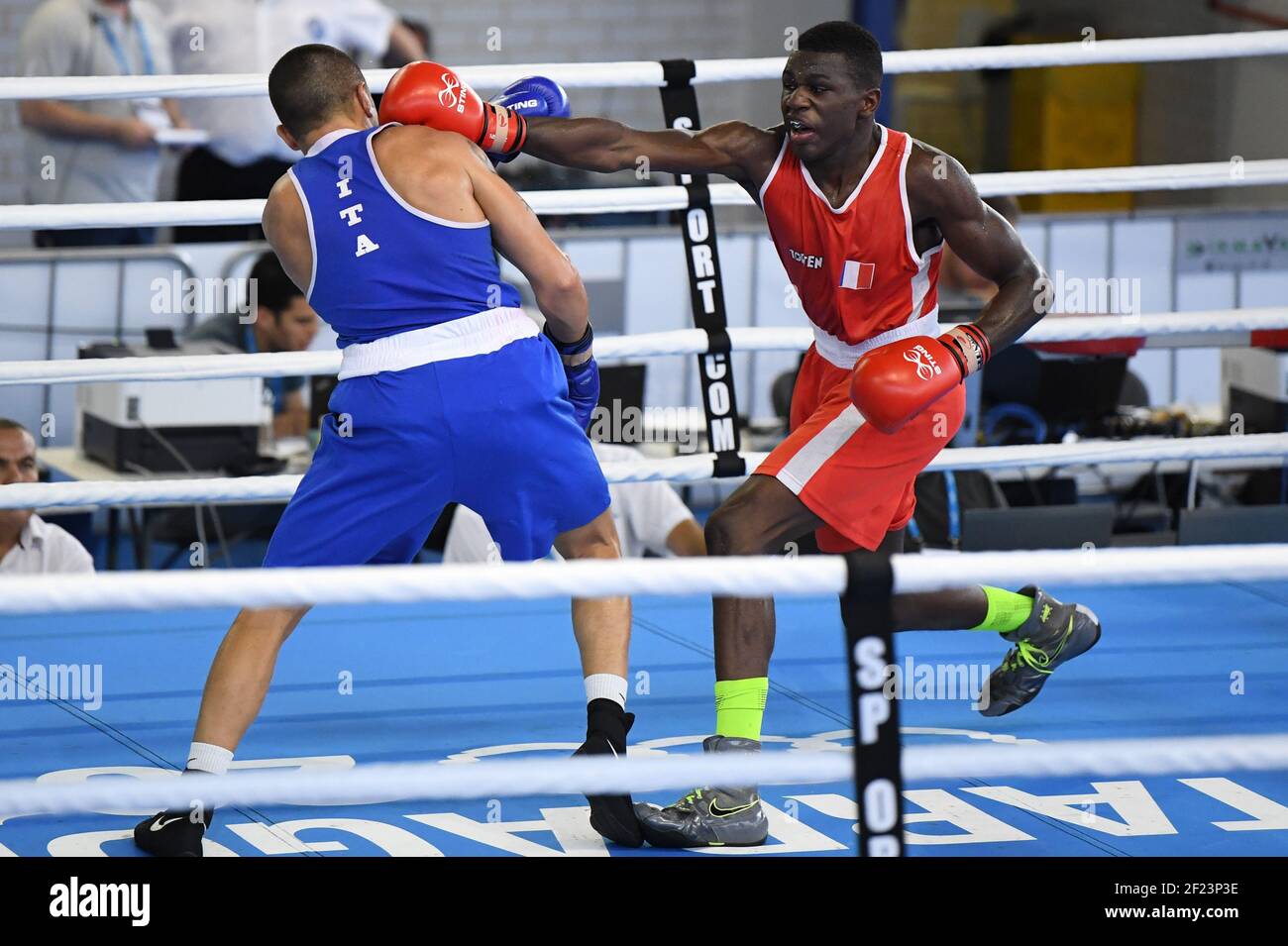 Mens boxe hi-res stock photography and images - Alamy