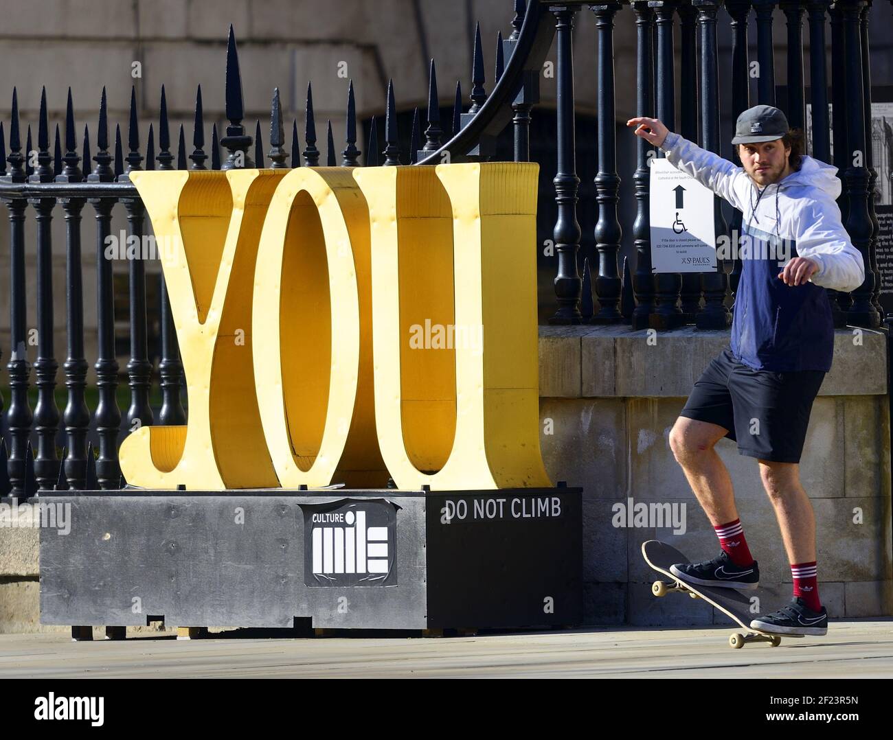 London, England, UK. Young man skateboarding by St Paul's Cathedral ...