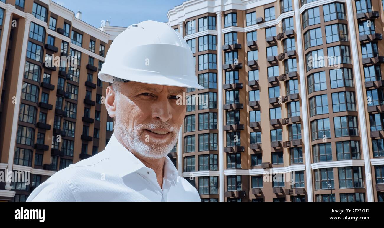 Middle aged engineer smiling camera hi-res stock photography and images ...