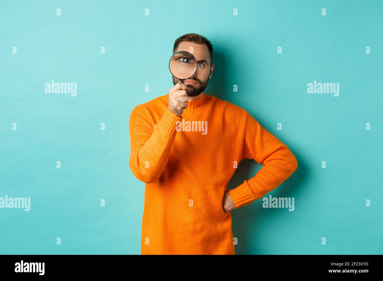 Funny man magnifying glass hi-res stock photography and images - Alamy Funny man magnifying glass hi-res stock photography and images - Alamy