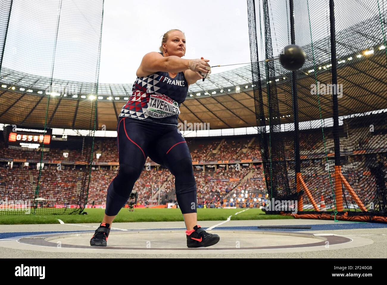 Women hammer throw olympic hi-res stock photography and images - Alamy
