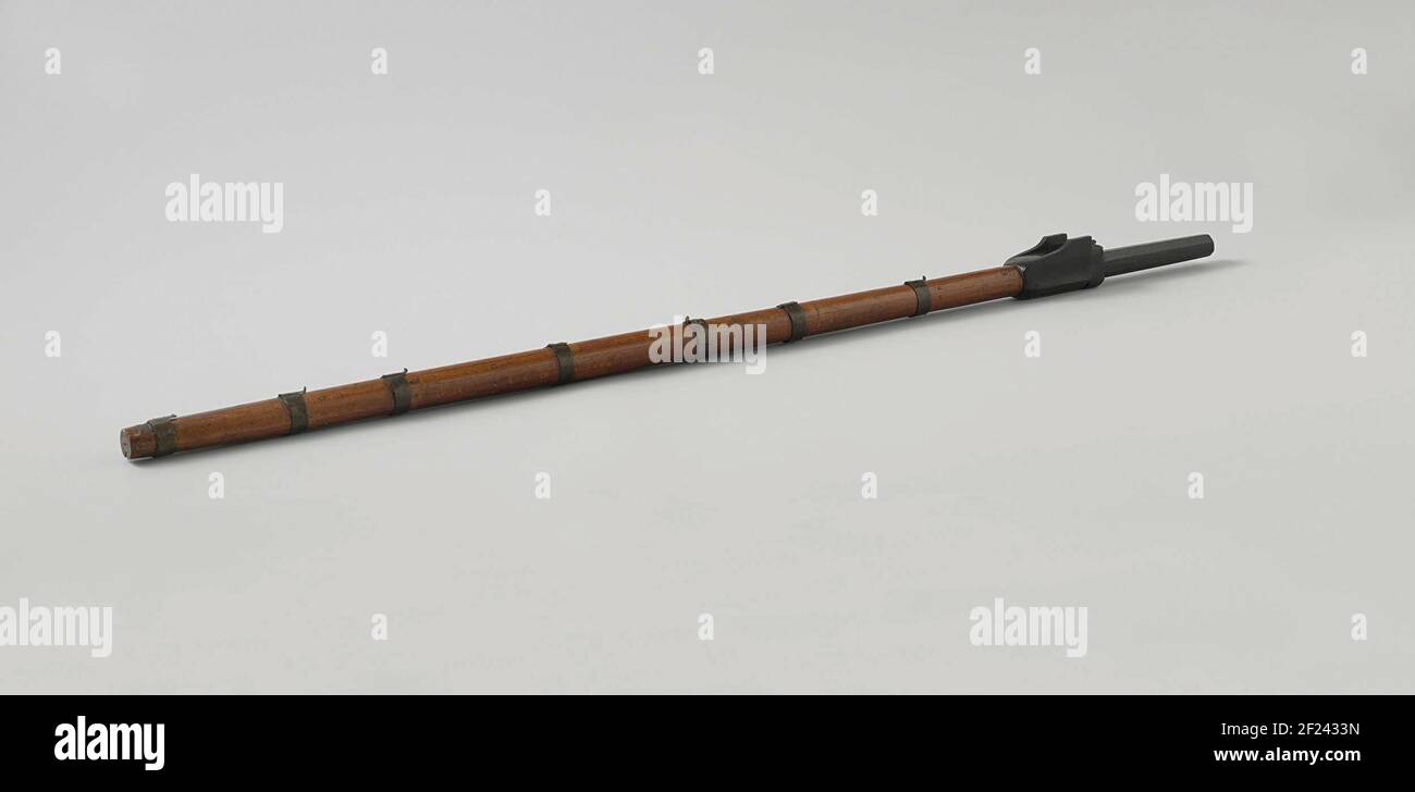 Model of a Made mast. Round mast with octagonal top, homer with ears ...