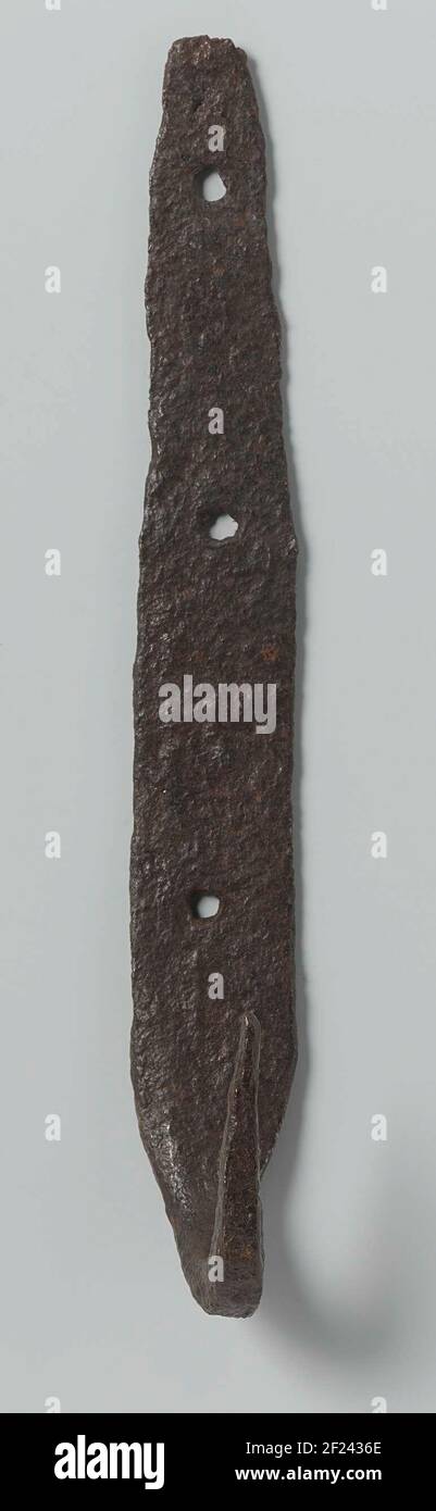 Haak, plat met drie spijkergaten.Hook, flat of shape with three nail ...