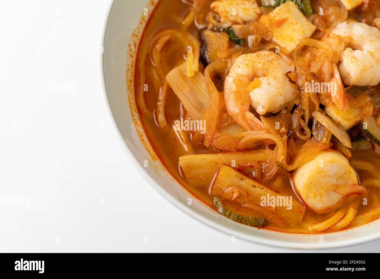White jjamppong soup hi-res stock photography and images - Alamy