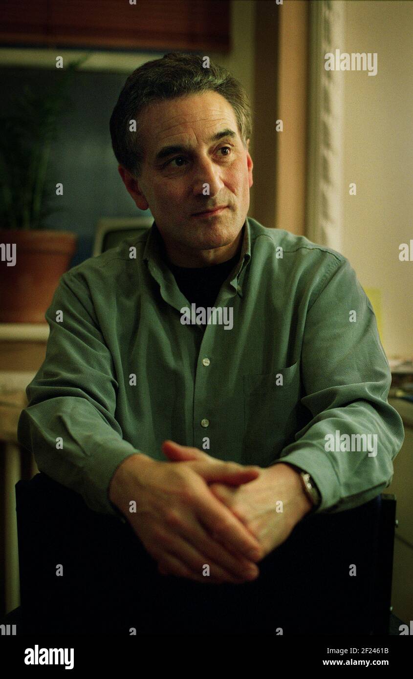 HENRY GOODMAN AT THE GARRICK THEATRE. APRIL 2001 Stock Photo - Alamy