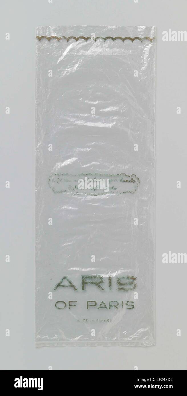 Packing ARIS Glove. Transparent Plastic Glove Packaging With Green ...