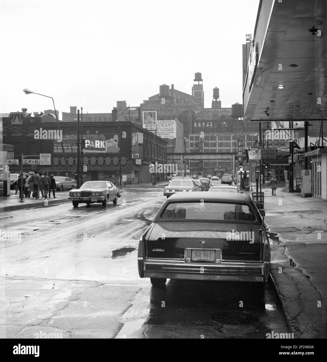 Old car in chicago Black and White Stock Photos & Images - Alamy