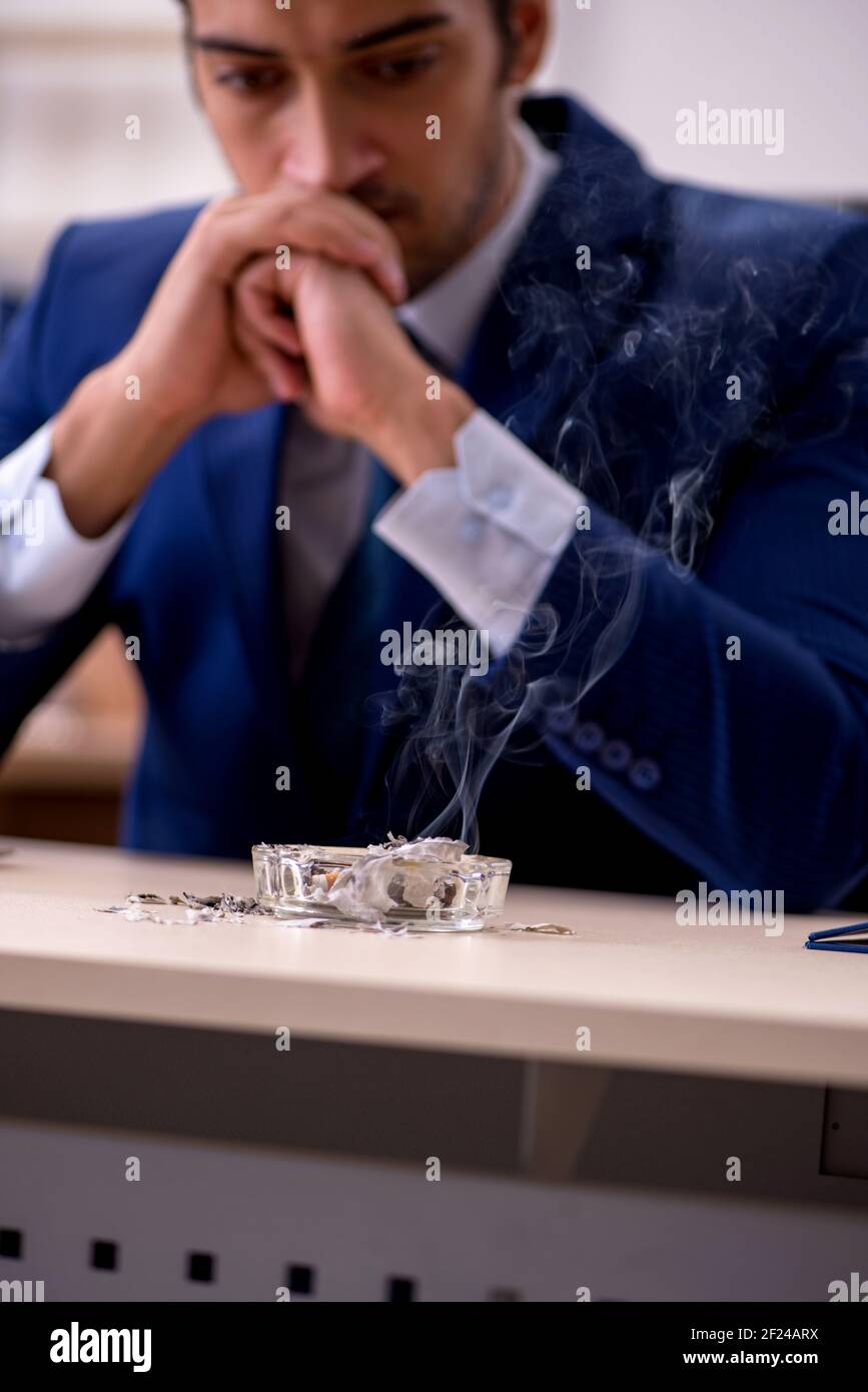 Burning contract hi-res stock photography and images - Alamy