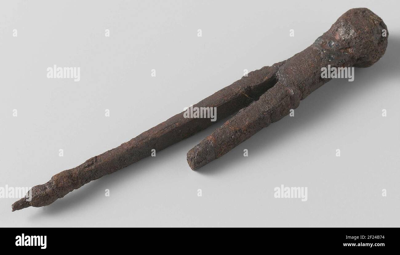 Drawing pant with a pencil shaft on one leg. Signpassel with a pens ...