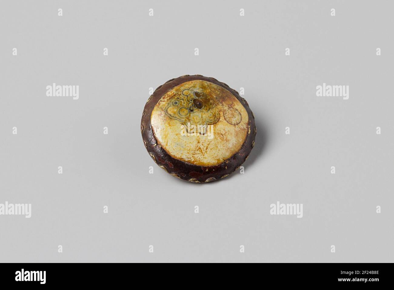 Button from the wreck of the East India hollandia.knoop. Button; (1 ...