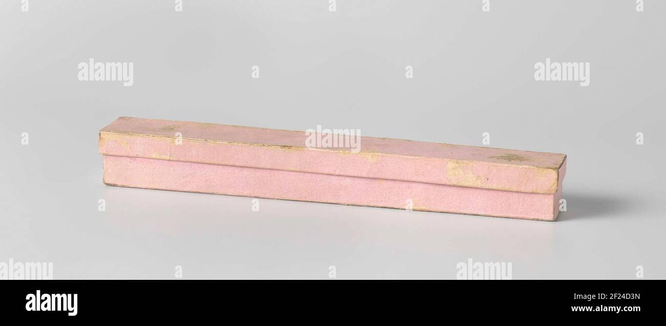 Choose box made of paper, placed outside with razen-colored paper ...