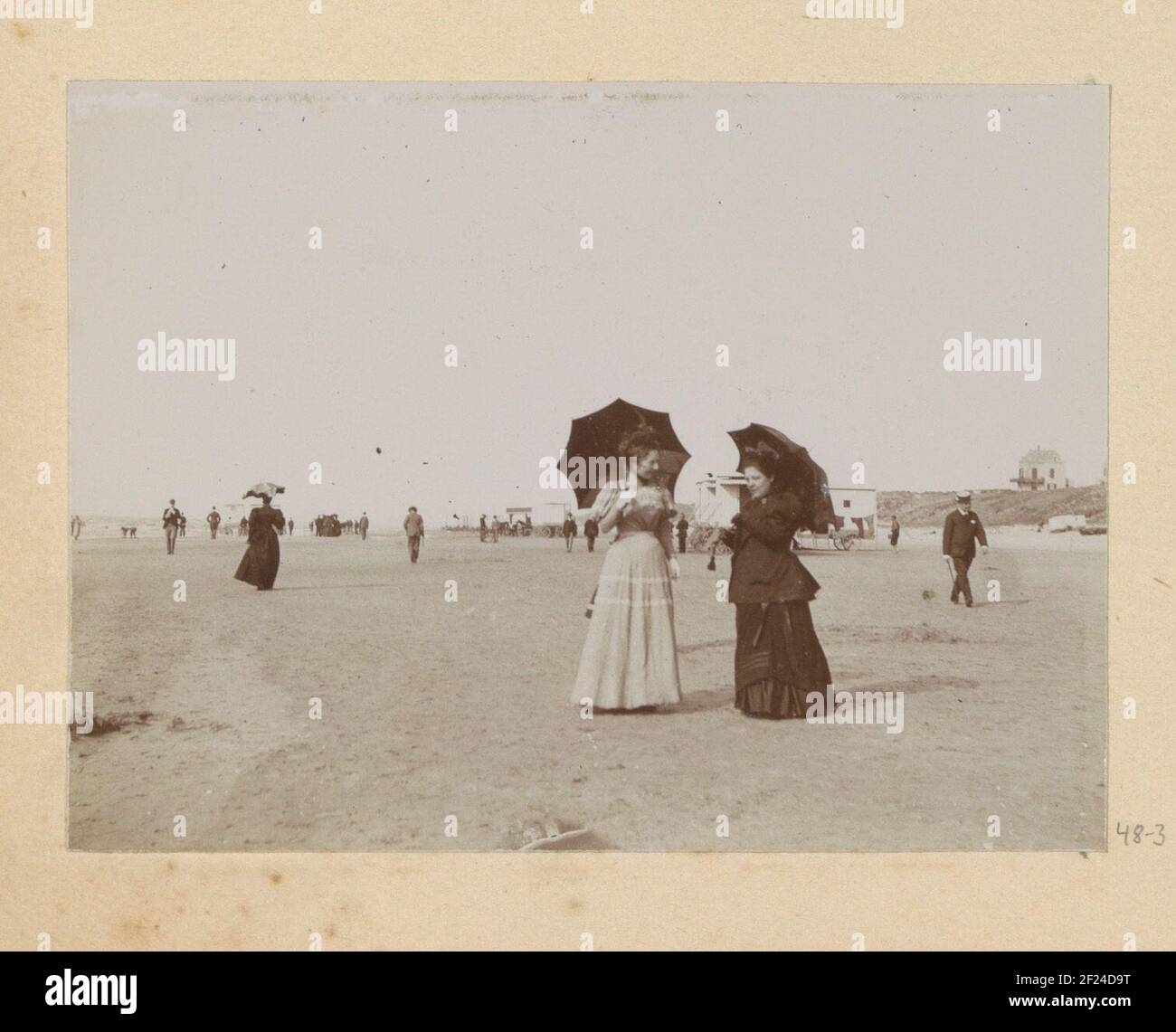 On the beach.Photo 3 on album 48 from album "Amsterdam 1890-1894 Stock ...