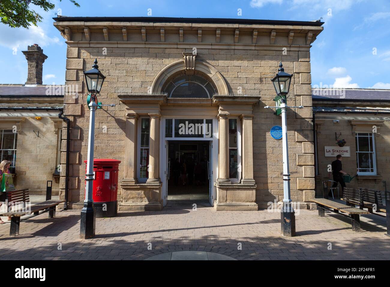 Historic british railway station hi-res stock photography and images ...
