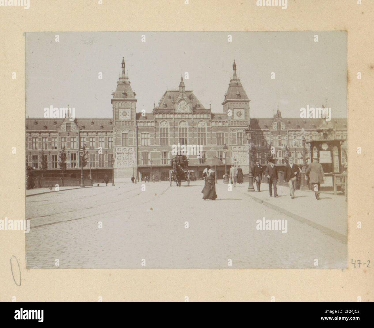 Horse and car for the Amsterdam Central Station.Photo 2 on albumblad 47 ...
