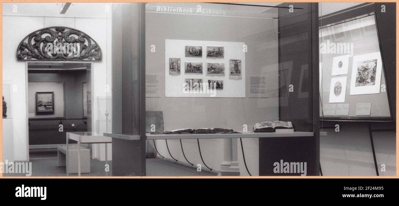 Room with a showcase with Albums Amicorum from the library of the KOG ...