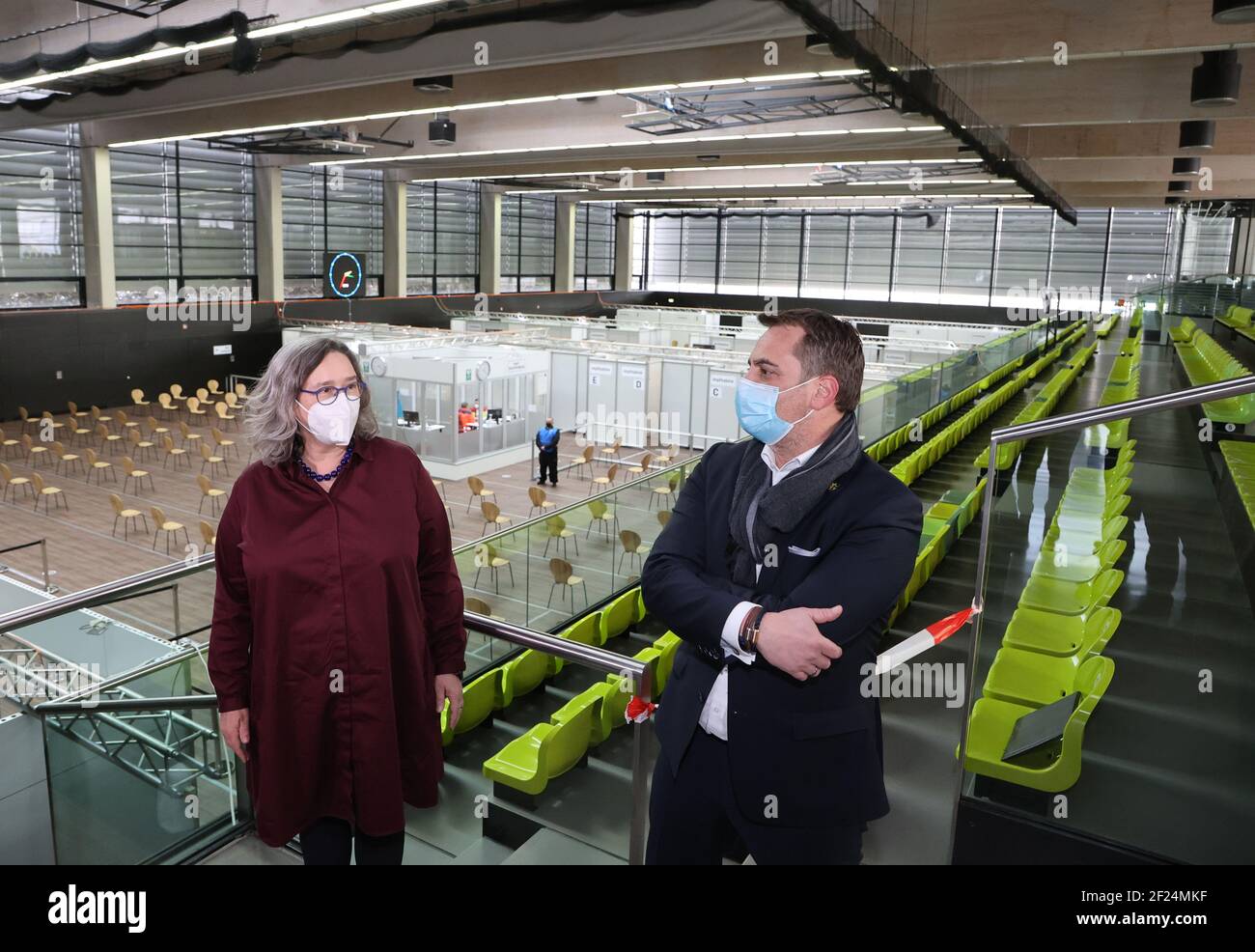 Gera, Germany. 10th Mar, 2021. Heike Werner (l, Die Linke), Minister of ...