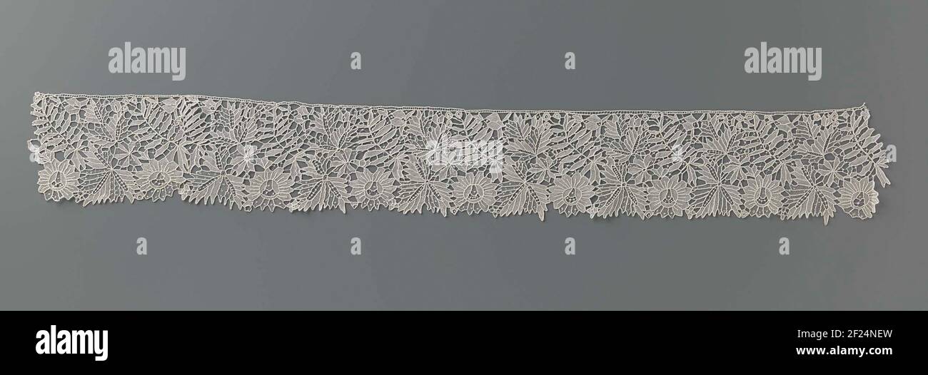 Strook naaldkant met ingesneden blad.Running pattern of incised leaves ...