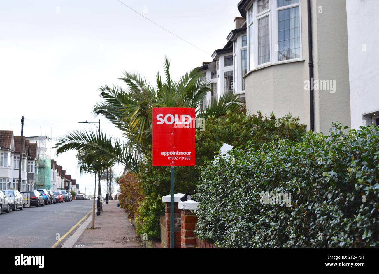 Sold sign by the terrace house in English town by the sea Stock Photo ...