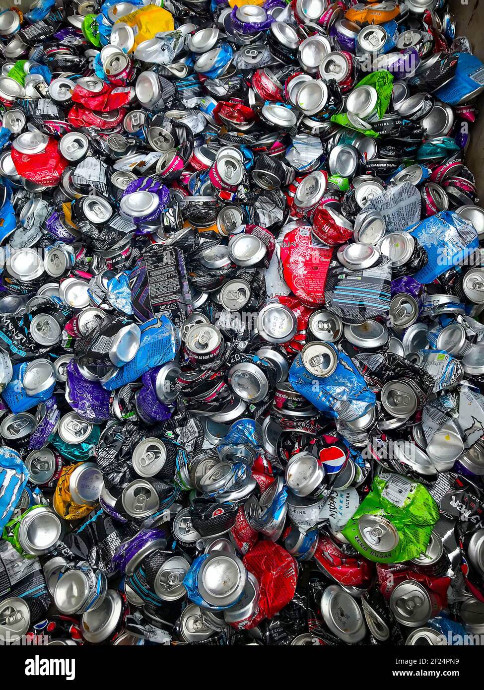 Squashed tin cans hi-res stock photography and images - Alamy