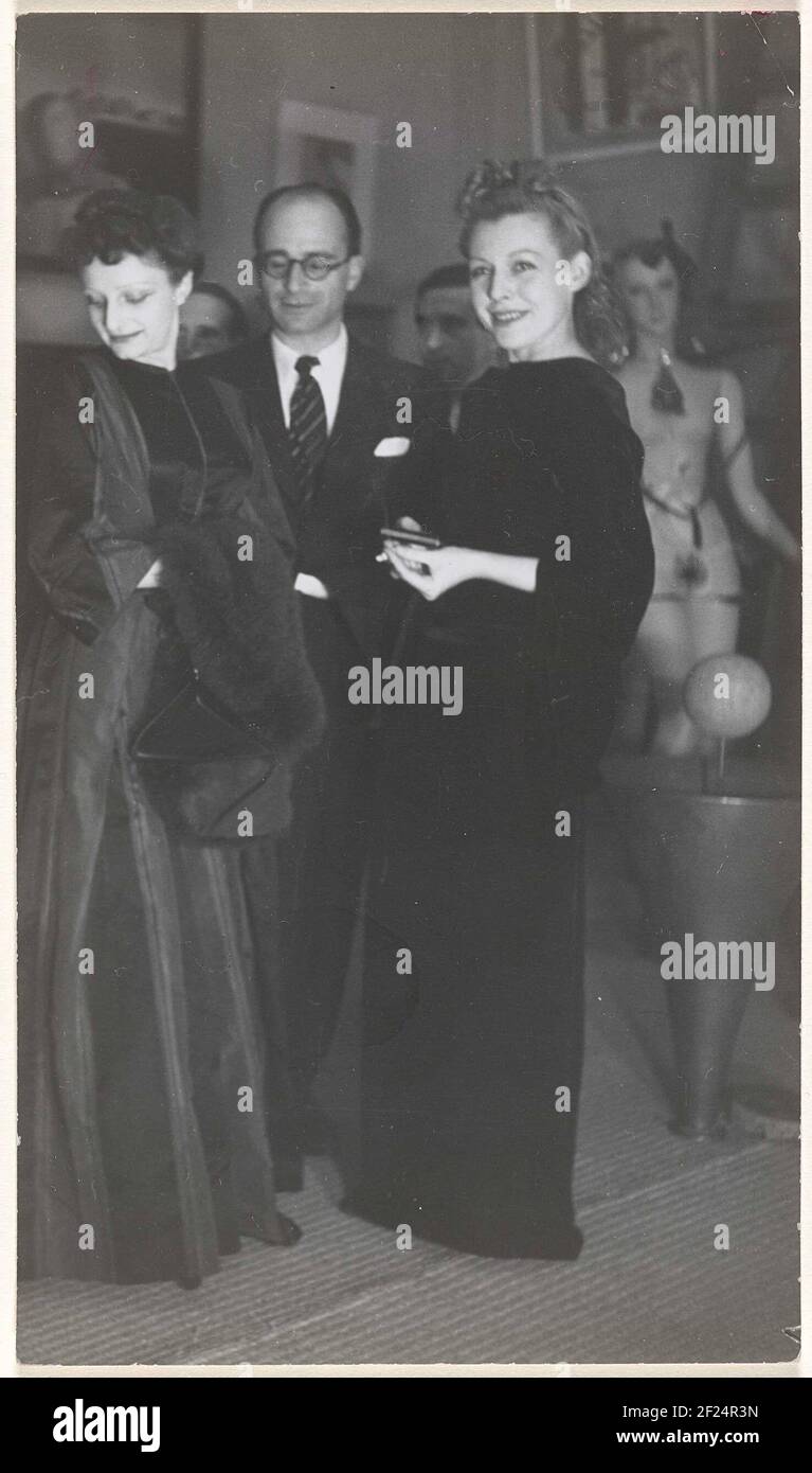 Visitors to Opening Surrealism exhibition Galerie Robert Amsterdam 1938 ...