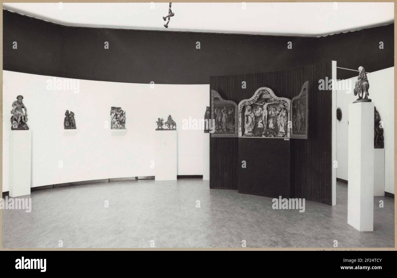 Room with sculptures, some of which are on pedestals; Jubilee ...