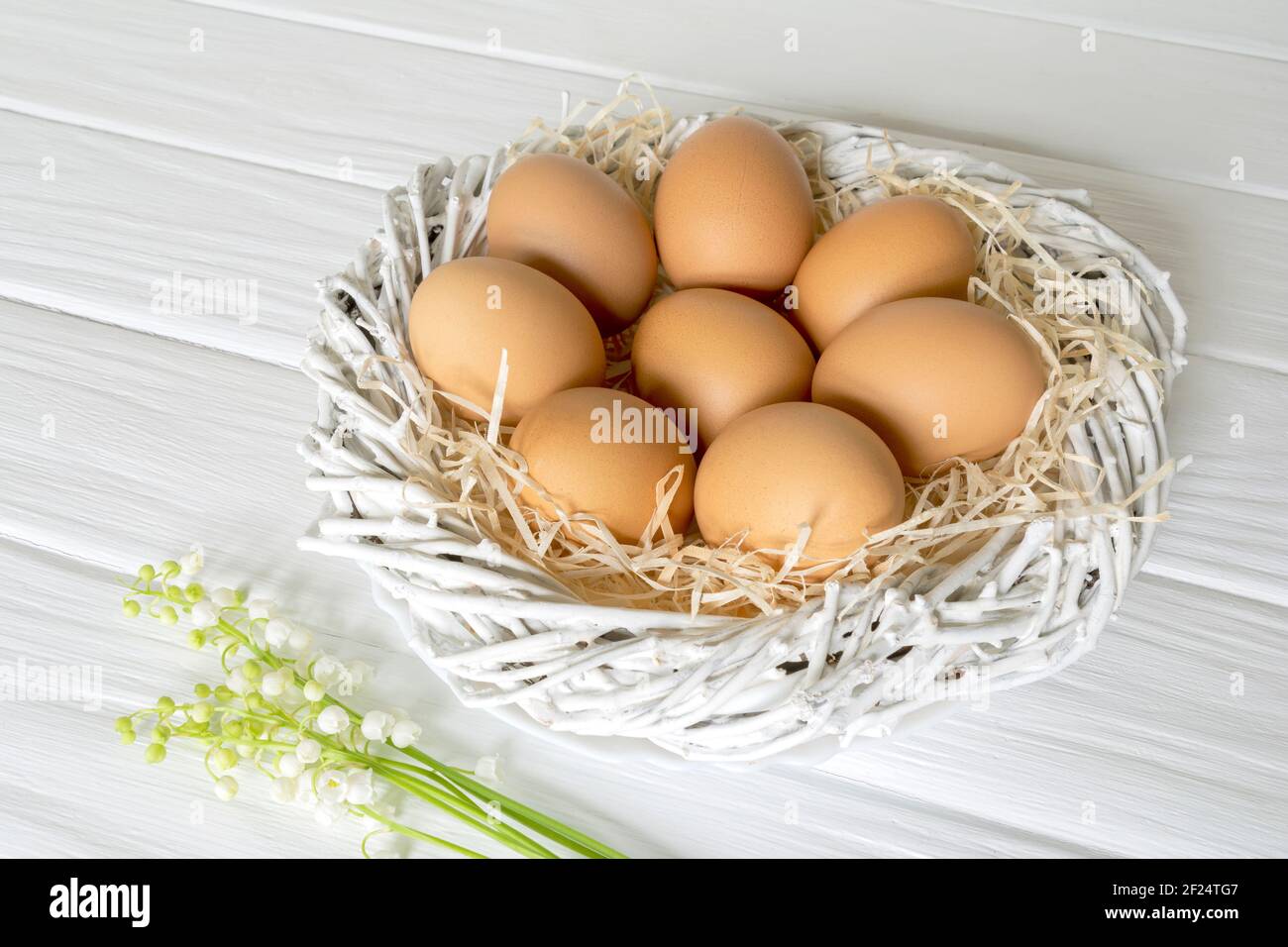 Fresh raw farm organic chiken eggs in wood nest on white background ...