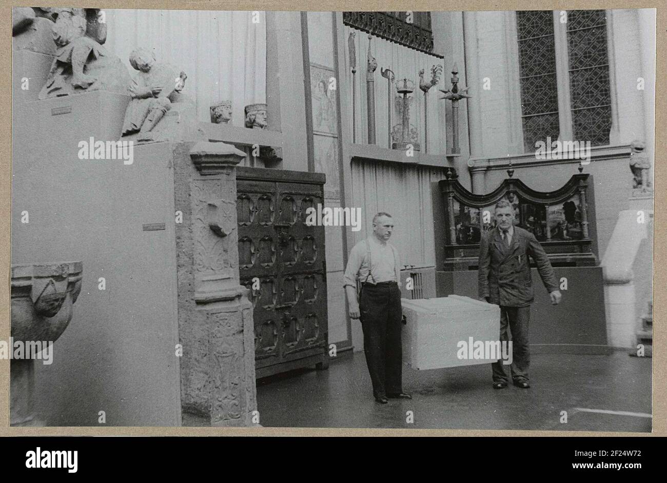 Evacuation in the western courtyard in 1939; Evacuation of the ...