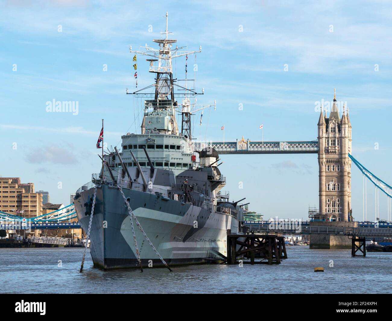 Hms belfast battleship cruiser hi-res stock photography and images - Alamy