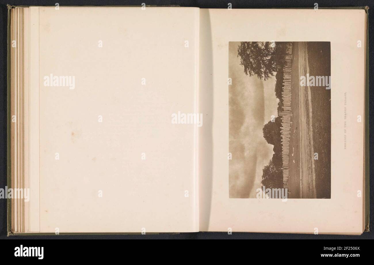 Entrance to the Bo-tree enclosure Stock Photo - Alamy