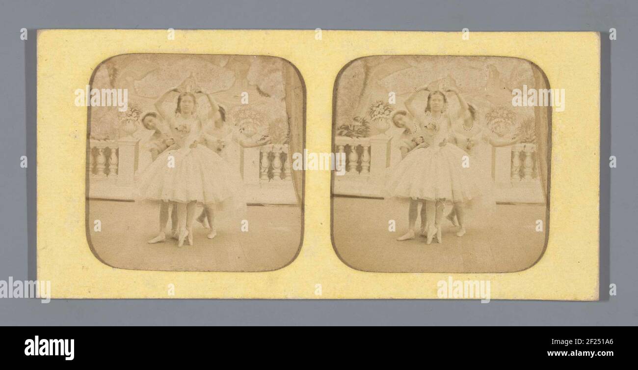 Three ballet dancing women hi-res stock photography and images - Alamy