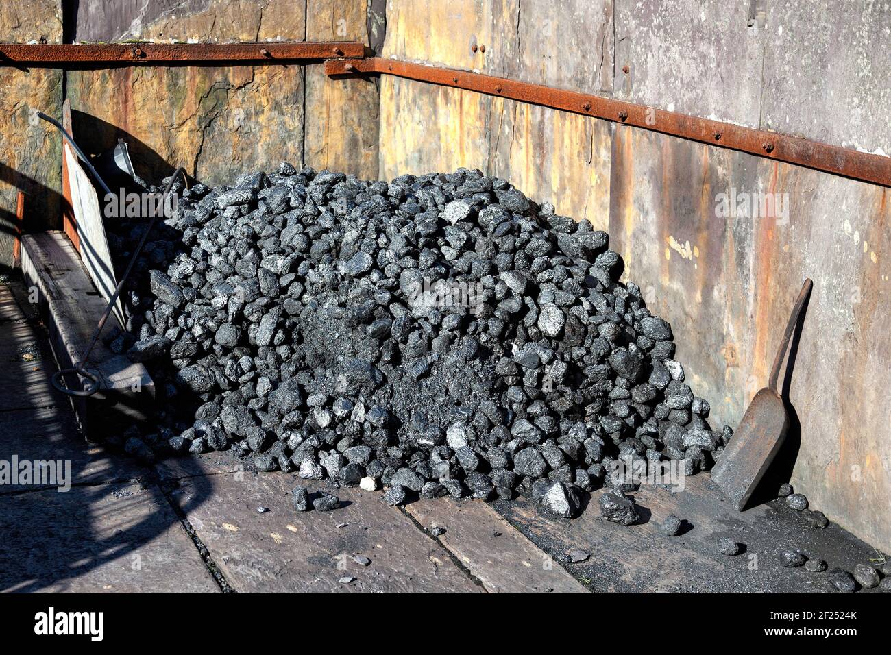 Old coal yard hi-res stock photography and images - Alamy