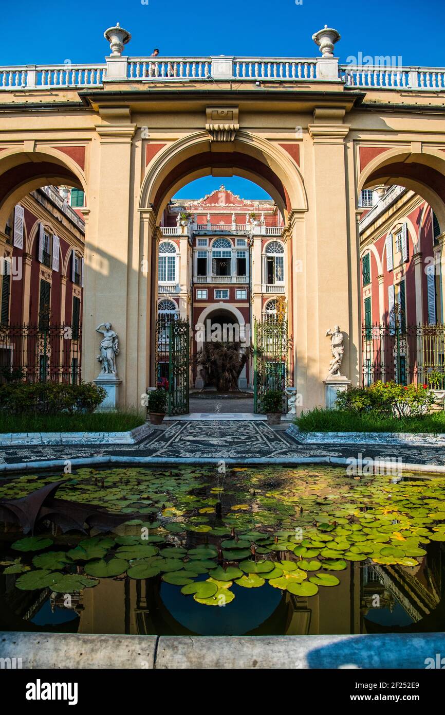 Italian mansion hi-res stock photography and images - Alamy