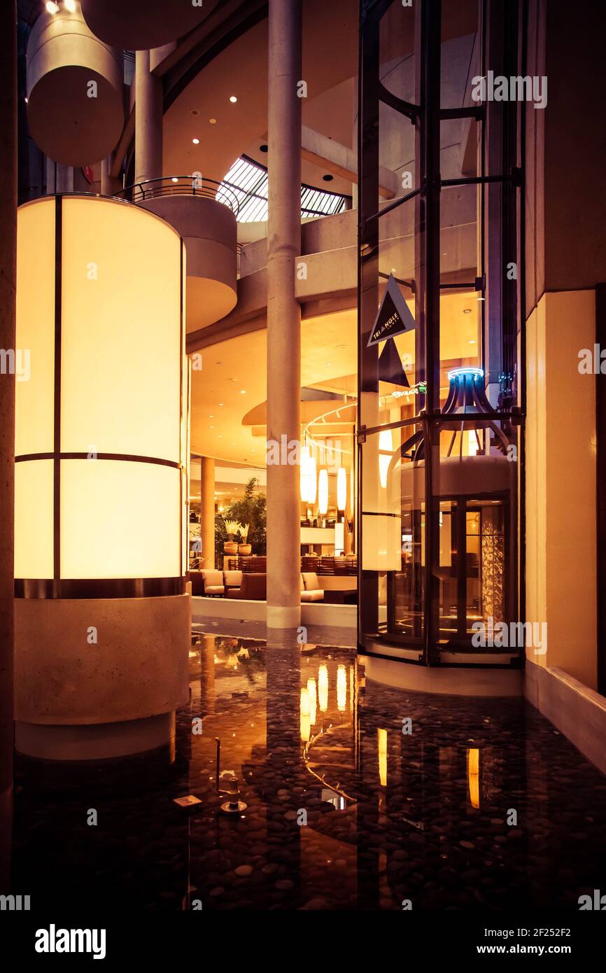 Commercial building interior hi-res stock photography and images - Alamy