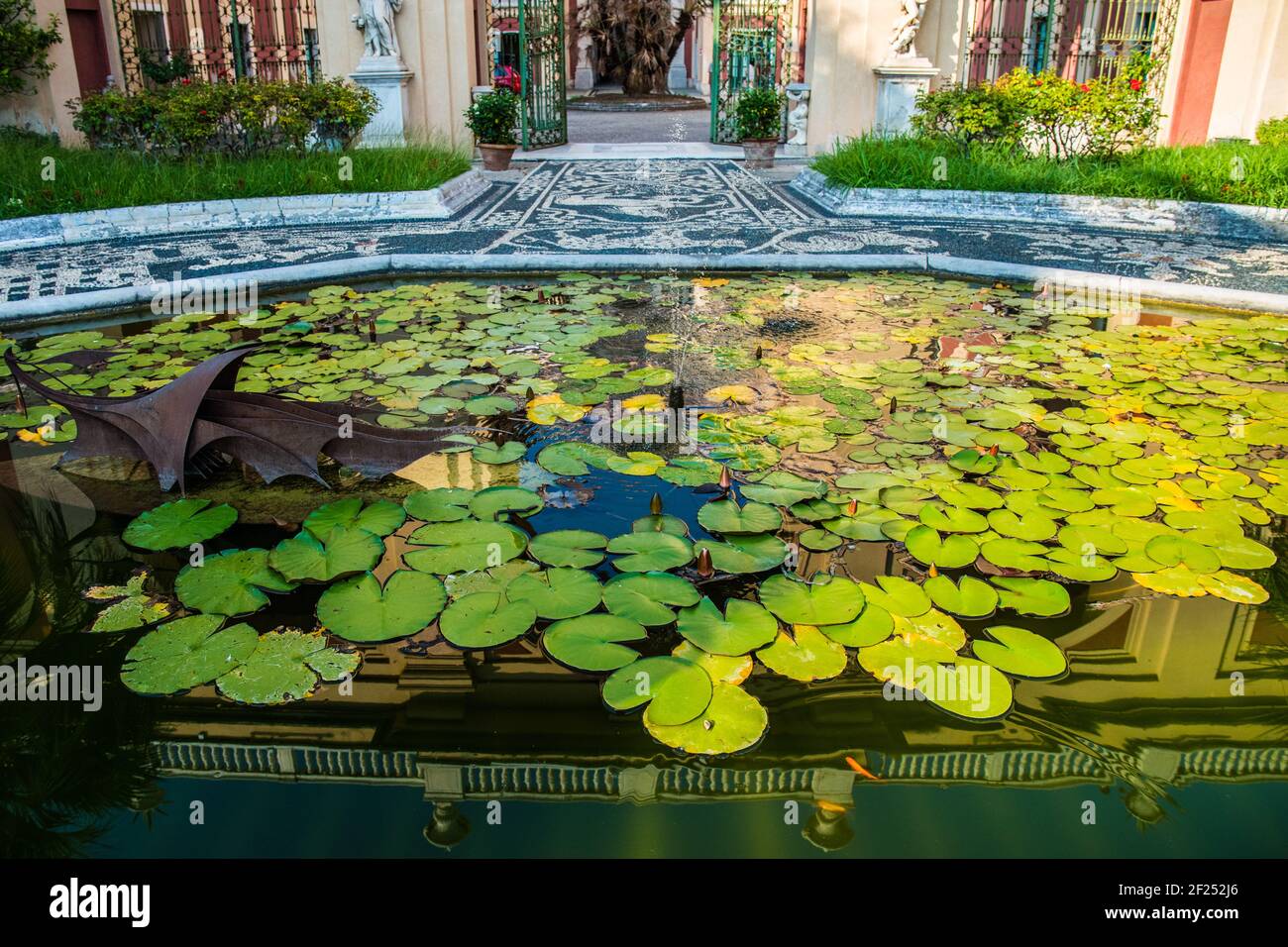 Artificial pond in a italian mansion Stock Photo - Alamy
