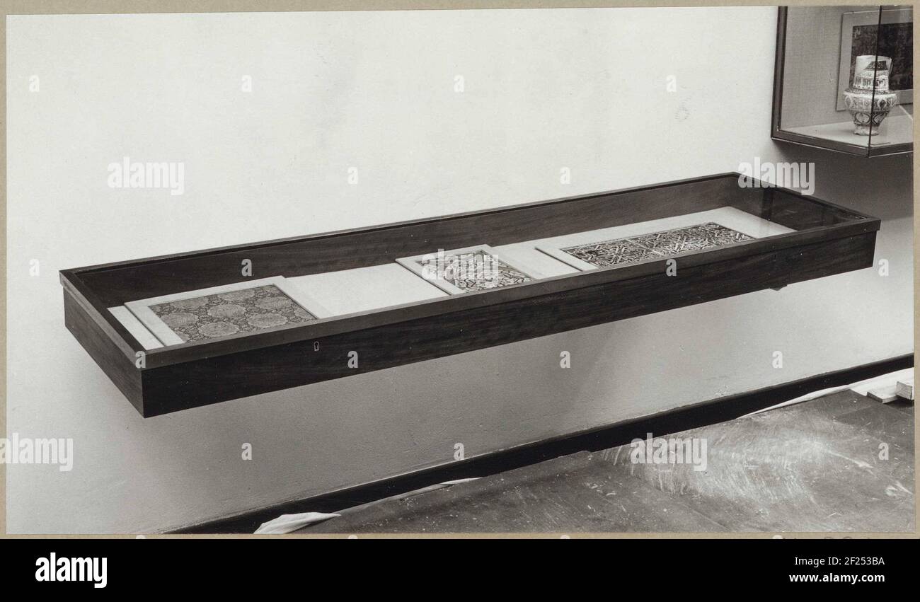 Lying display case with Islamic art; Halls crafts Stock Photo - Alamy