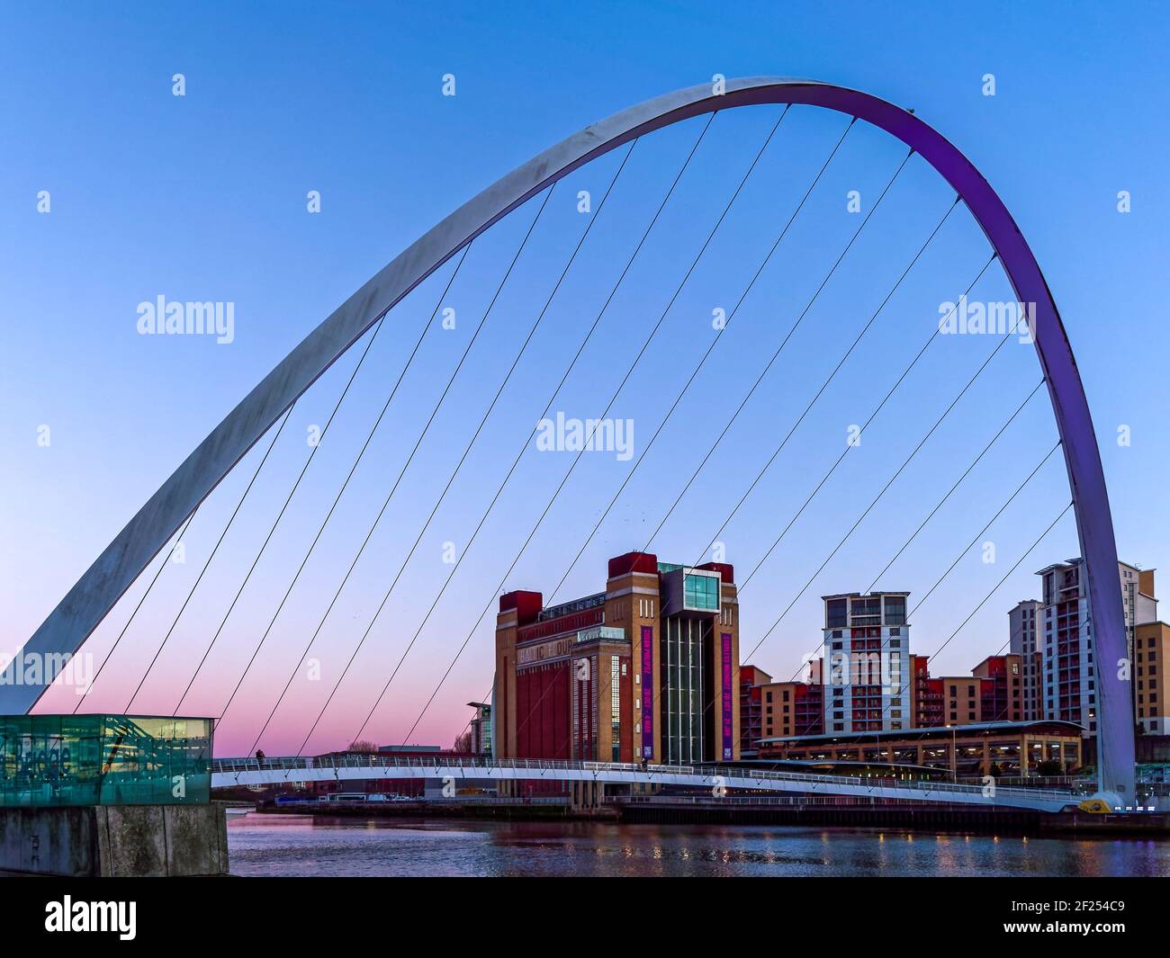 The iconic view of the tyne bridge hi-res stock photography and images ...