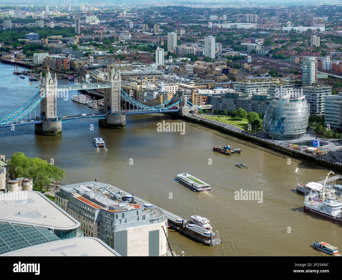 Tower bridge and city hall hi-res stock photography and images - Alamy