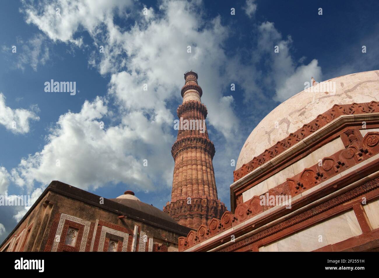 Kutab Minar (Qutab Minar). In 15 km to the south from Delhi gains of ...