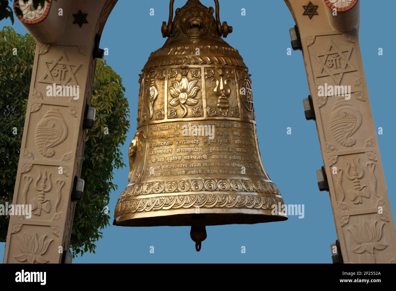 India, Delhi, the big religious copper bell in the Induistsky temple ...