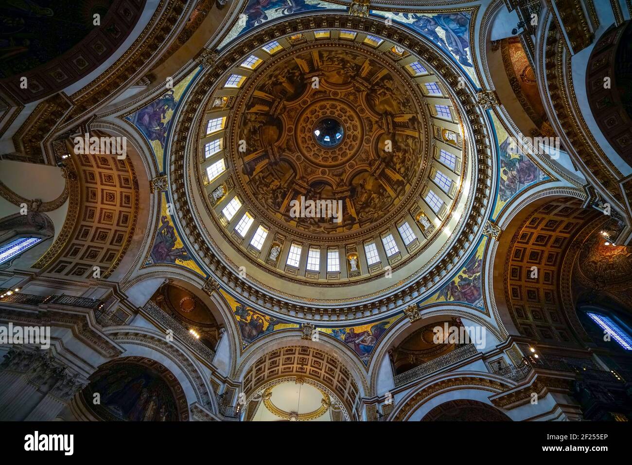 St. paul's cathedral dome interior hi-res stock photography and images - Alamy