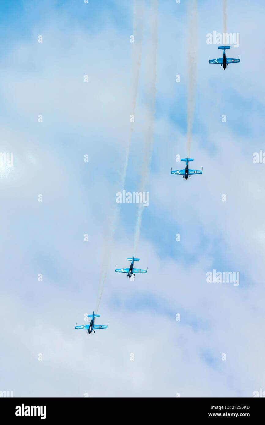 Flying team hi-res stock photography and images - Alamy