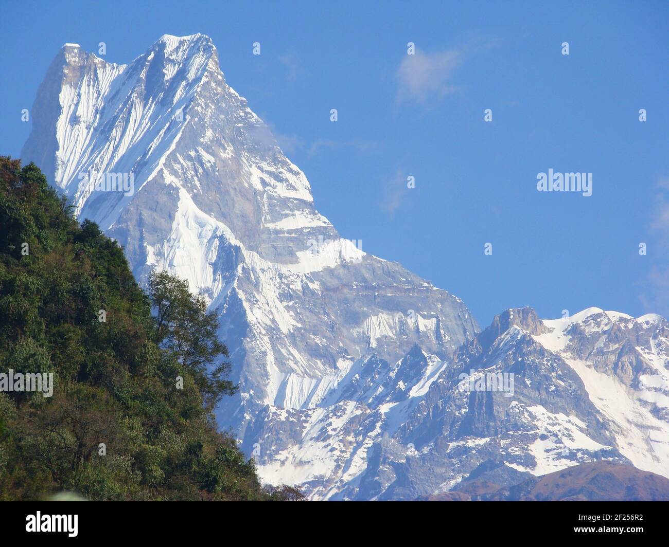 Snow-capped mountains in Nepal’s Annapurna range (Annapurna Himal Stock ...