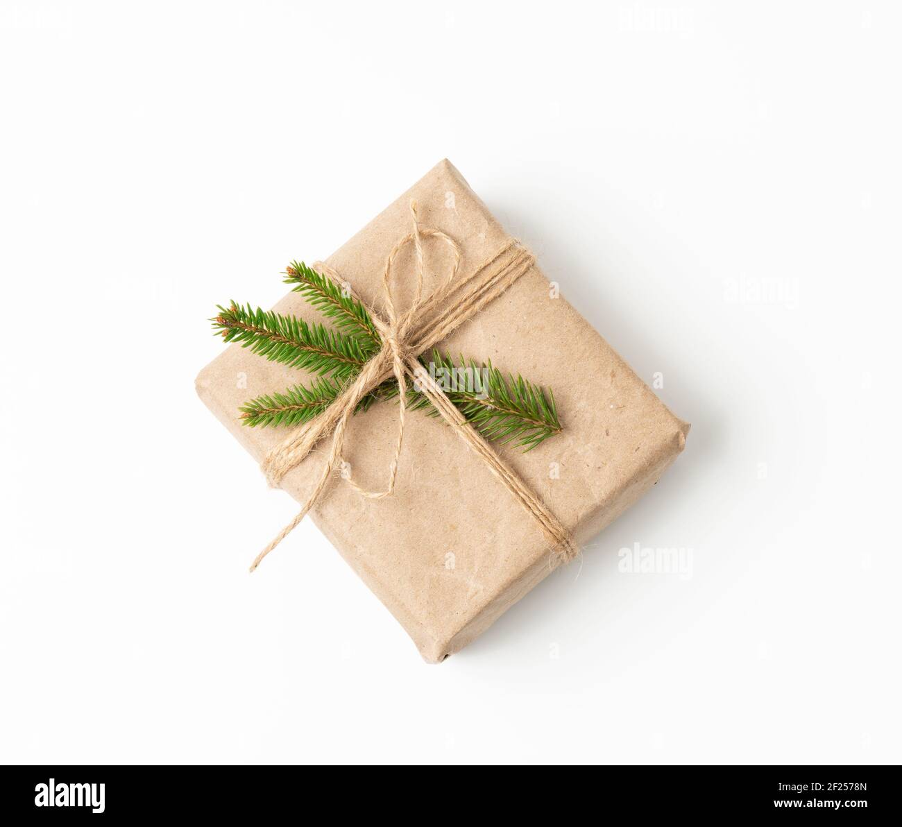 Box wrapped in brown kraft paper and tied with rope Stock Photo - Alamy