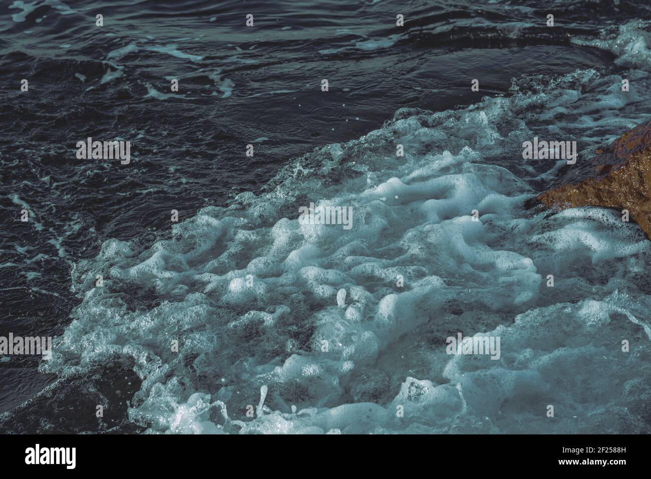 Big waves crushing on shore hi-res stock photography and images - Alamy