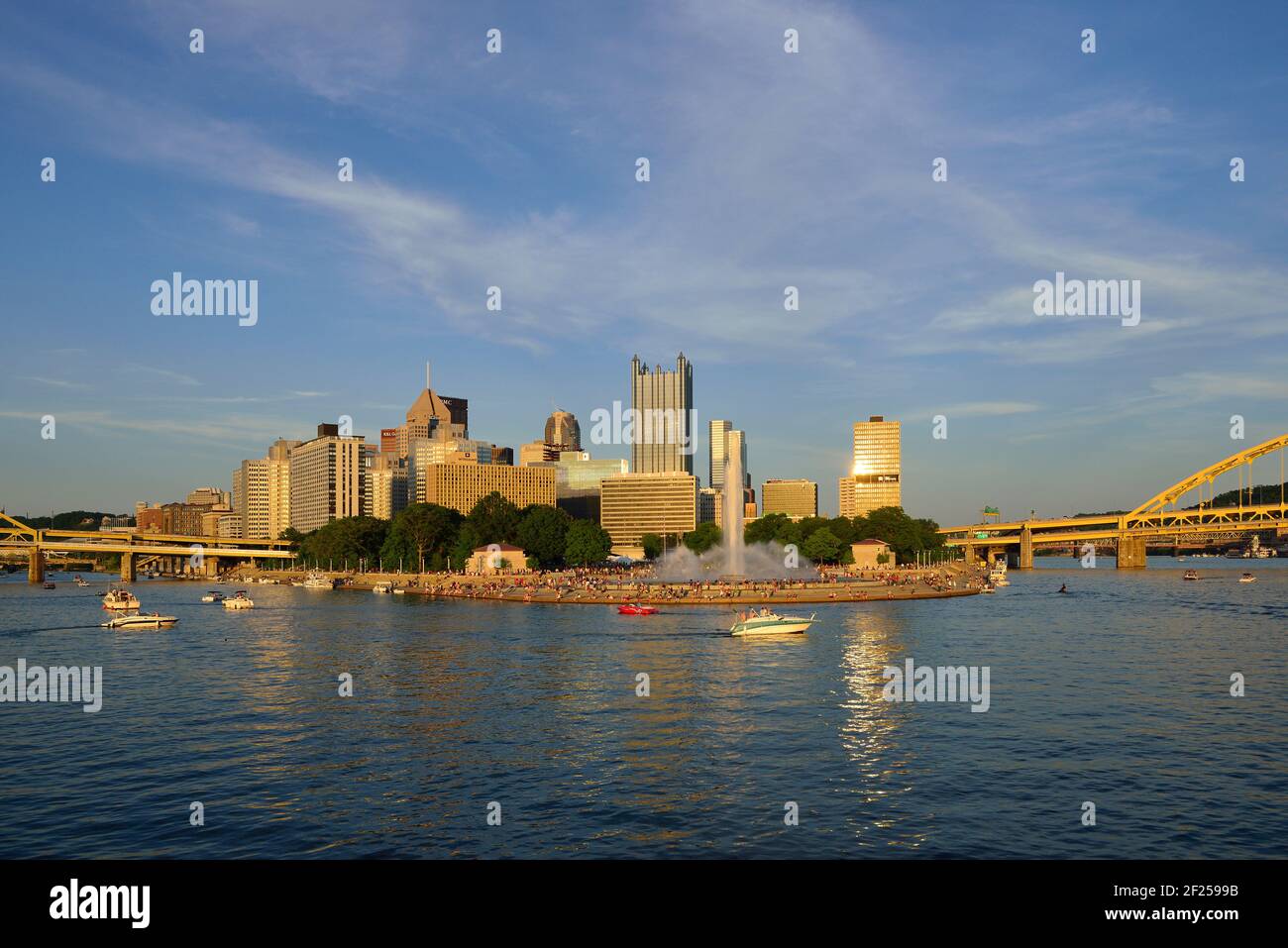 Pittsburgh boating in front hi-res stock photography and images - Alamy